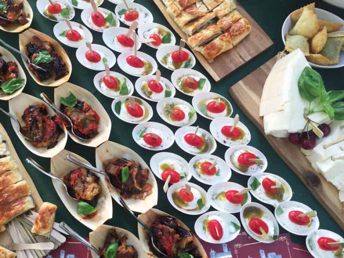 Organizzare il proprio aperitivo aziendale: consigli e idee - Villa ...